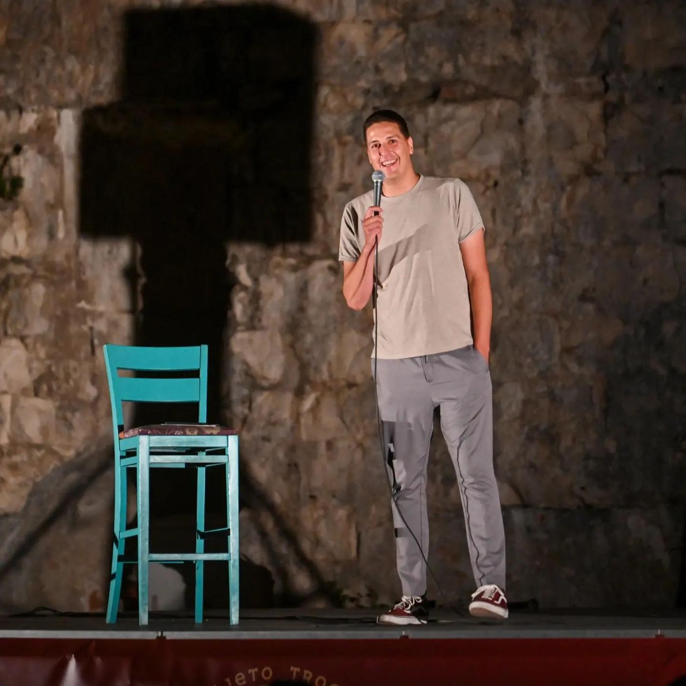 Nasmijte se do suza uz bračkog komičara Ivicu Lazanea - Stand up show ...